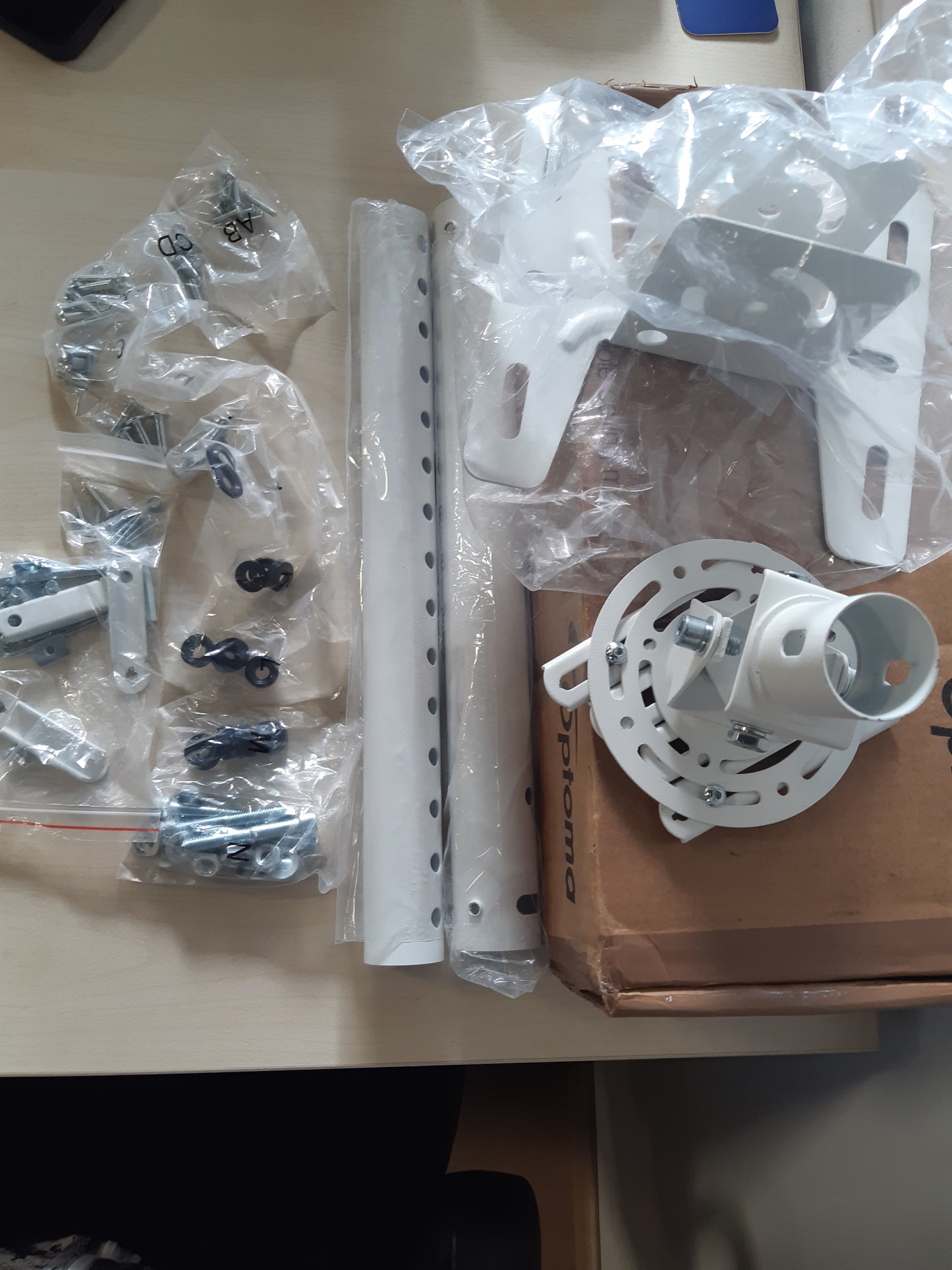 127467 - OPTOMA Kit Montimi Universal për Projektor, Modeli OCM815W, M ...