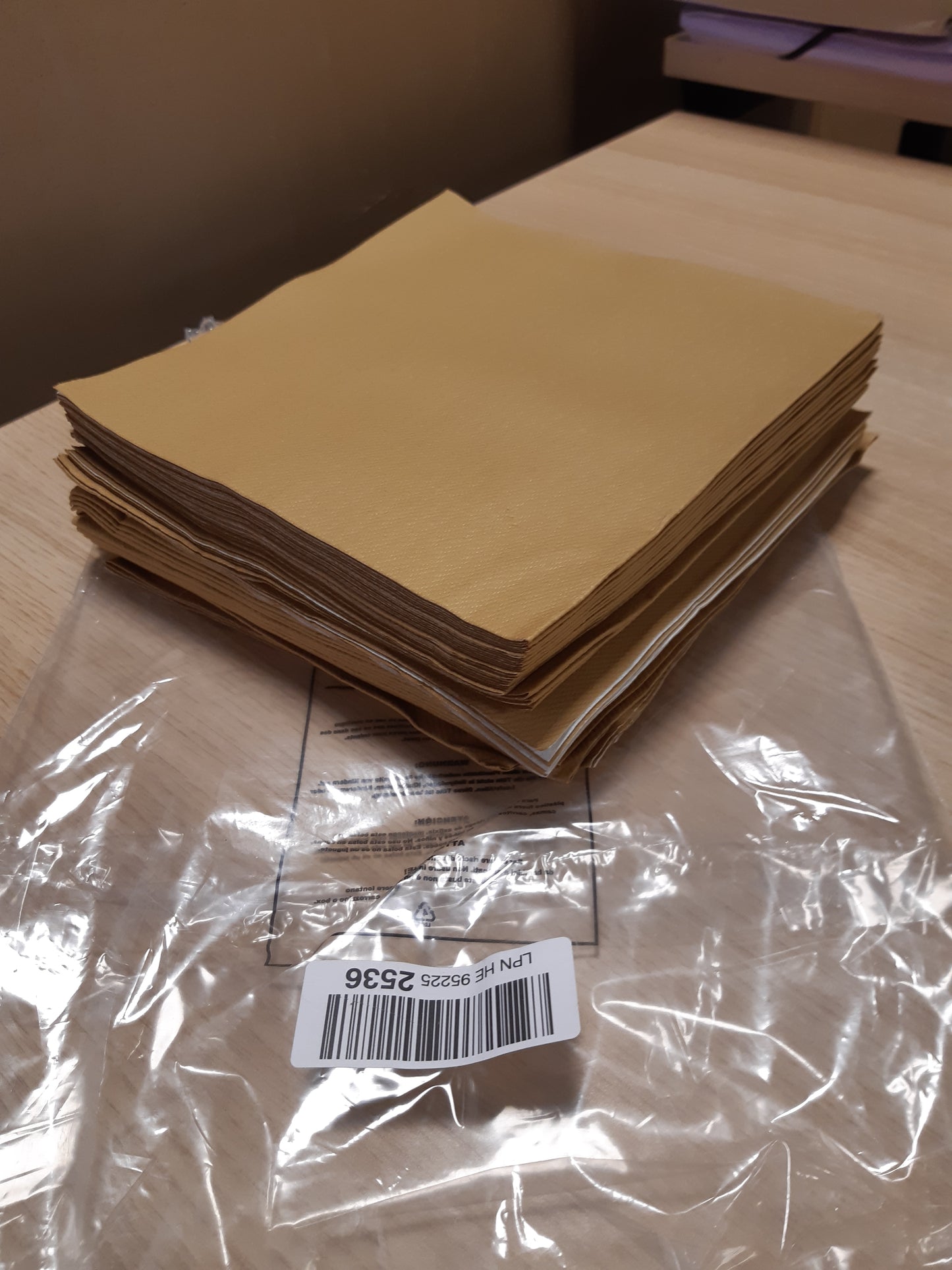 104279 - PAW - Peceta Airlaid me Ngjyrë Ari Monokrome 40x40cm, Ideale ...