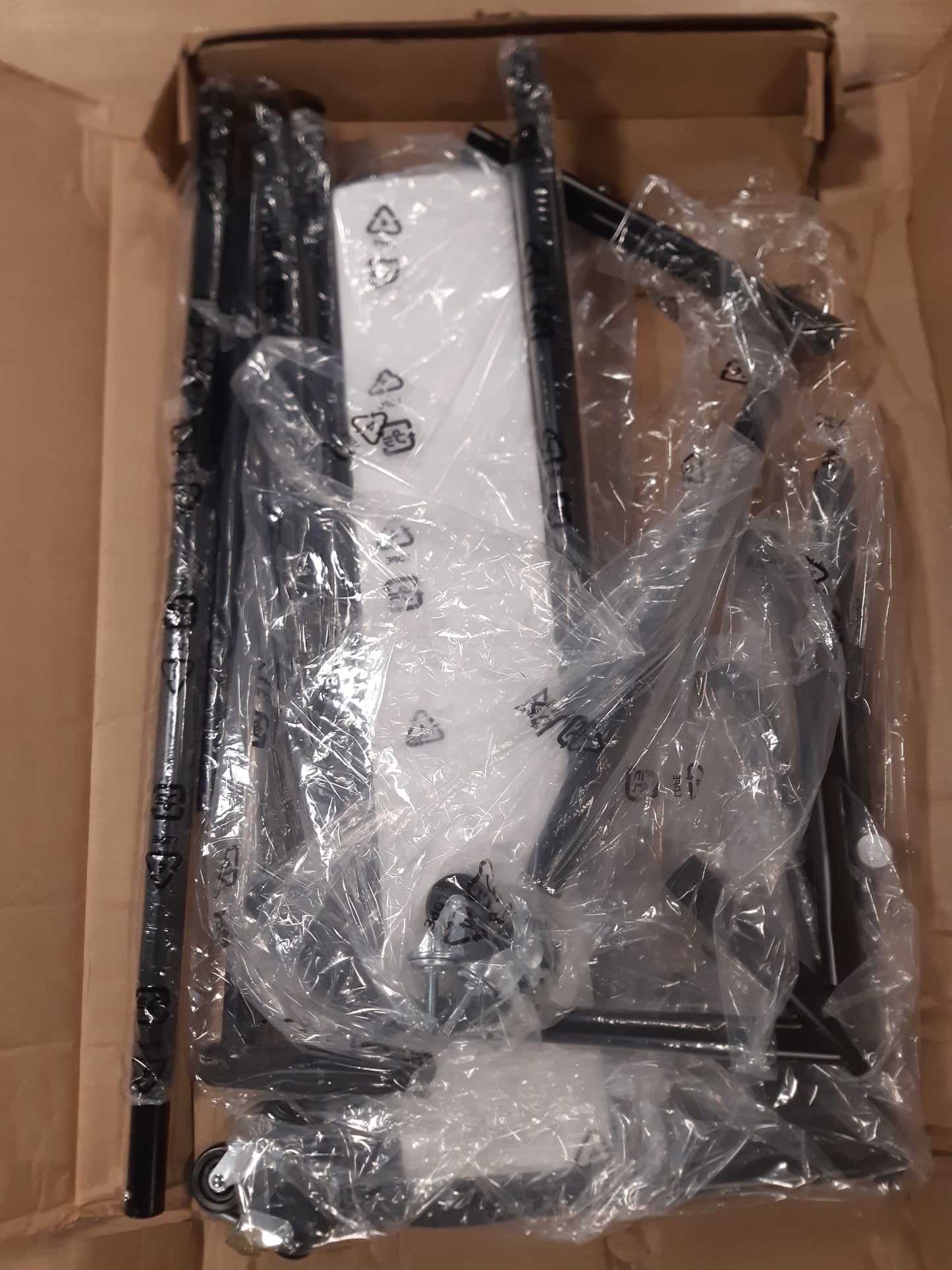 140643 - AMAZON BASICS Raft Rrobash i Zi, Dimensionet 1.82 x 1.52m ...
